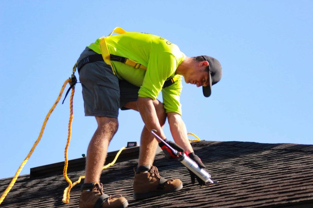 How to Hire a Roofing Contractor: 10 Tips from the Pros